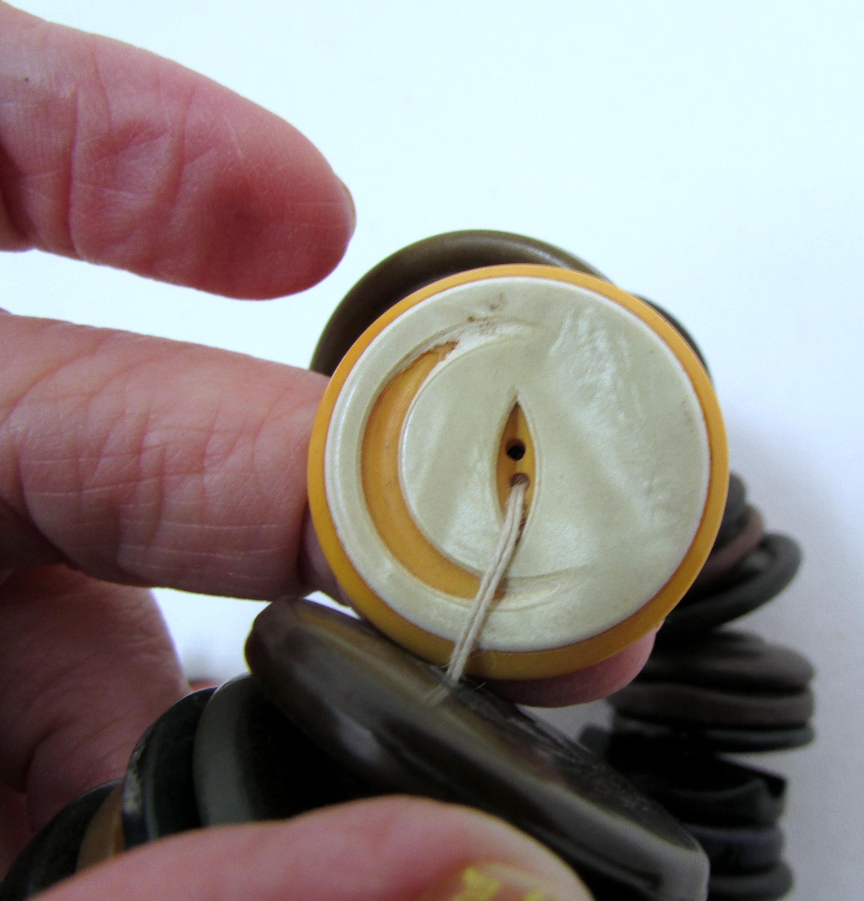 Vintage 1940s–50s Bakelite & Plastic Button Strand – Over 100 Mixed ...
