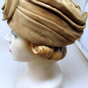Vintage Velvet Turban or Cloche Style Hat Really Cute Big Velvet Rose ...