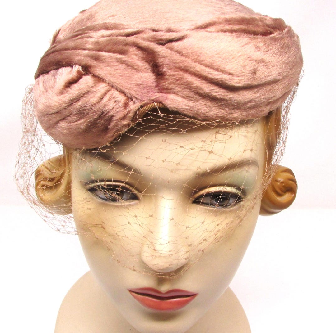 1960s Velvet Crescent Hat With Veil – Vintage Mod Fascinator - Etsy