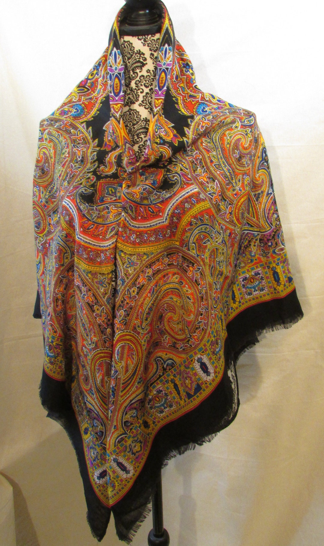 Vintage Paisley Shawl or Table Topper Black Spiral Center - Etsy