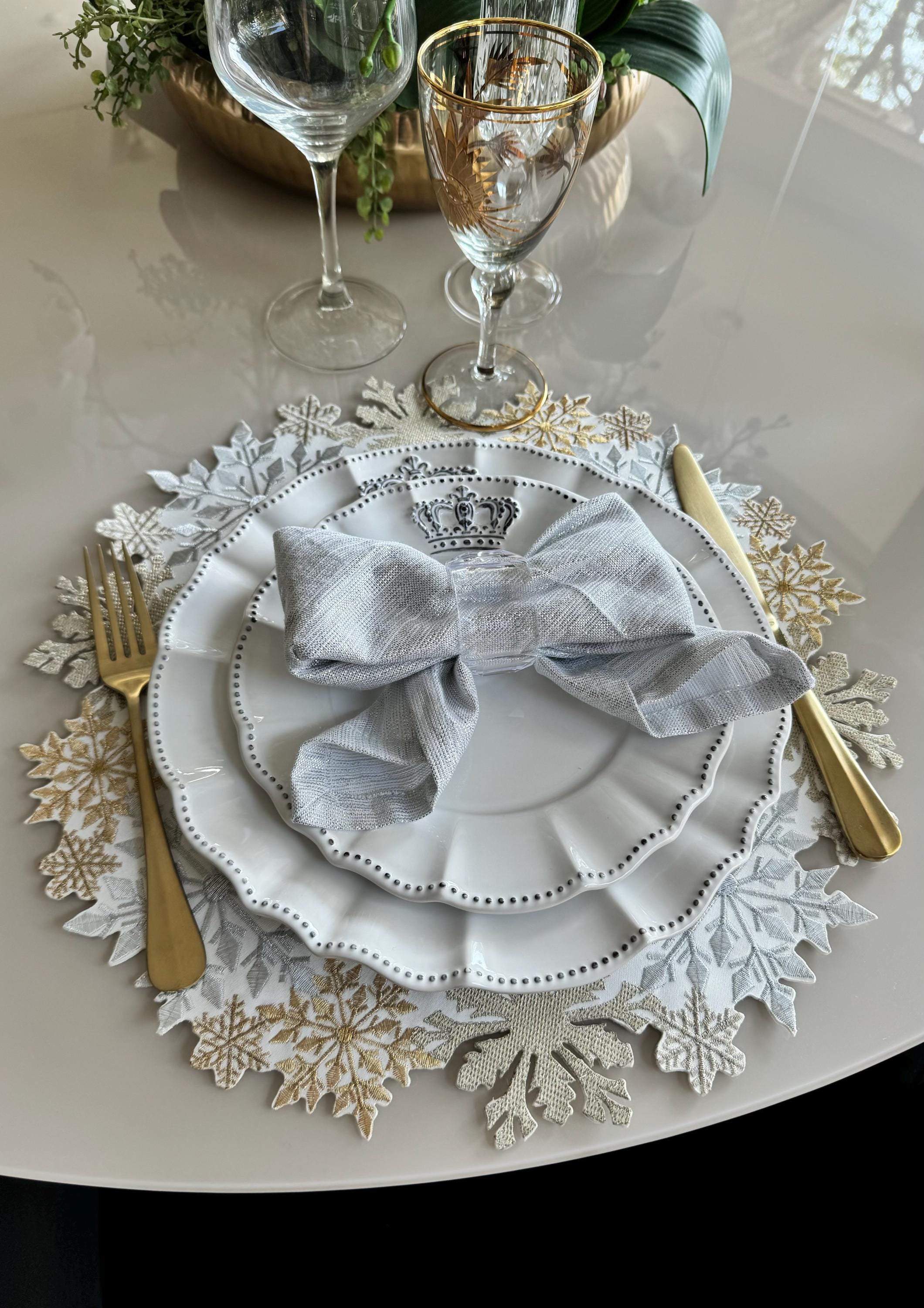 Snowflakes Gold and Silver Christmas 15in Round Placemat - Etsy