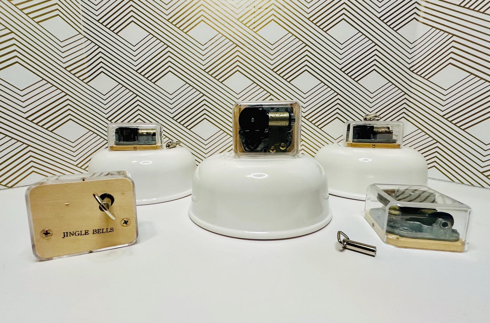 18 Note Musical Movement W/acrylic Case & Turnkey- Sankyo Cylinder ...