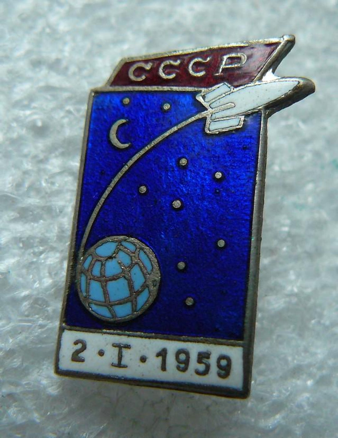 Badge Pin Vintage USSR Space. on January 2, 1959, the Interplanetary ...