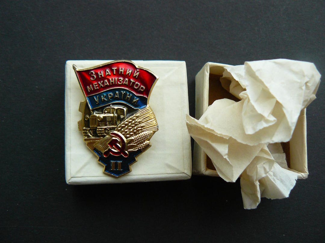 Vintage Badge Pin USSR Famous Machine Operator of the Ukrainian SSR ...