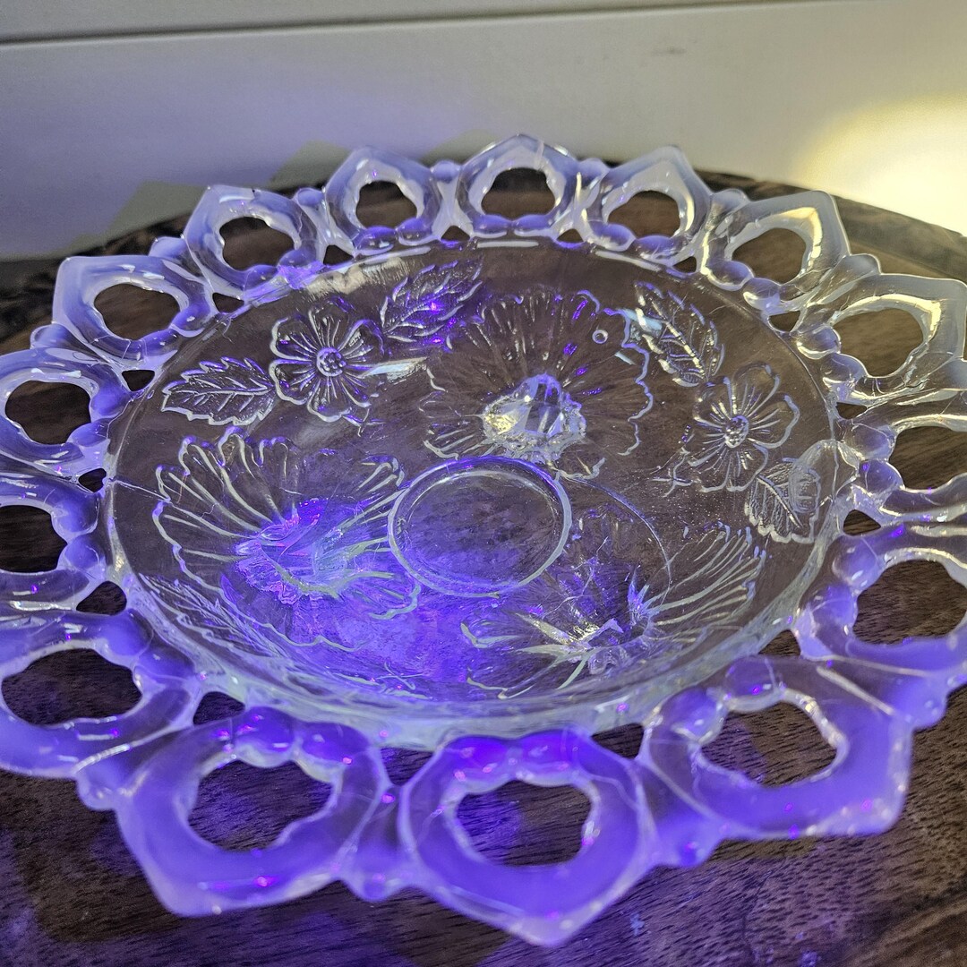 Beautiful UV Reactive Glass Candy Bowl With 3 Feet, Adorned With ...
