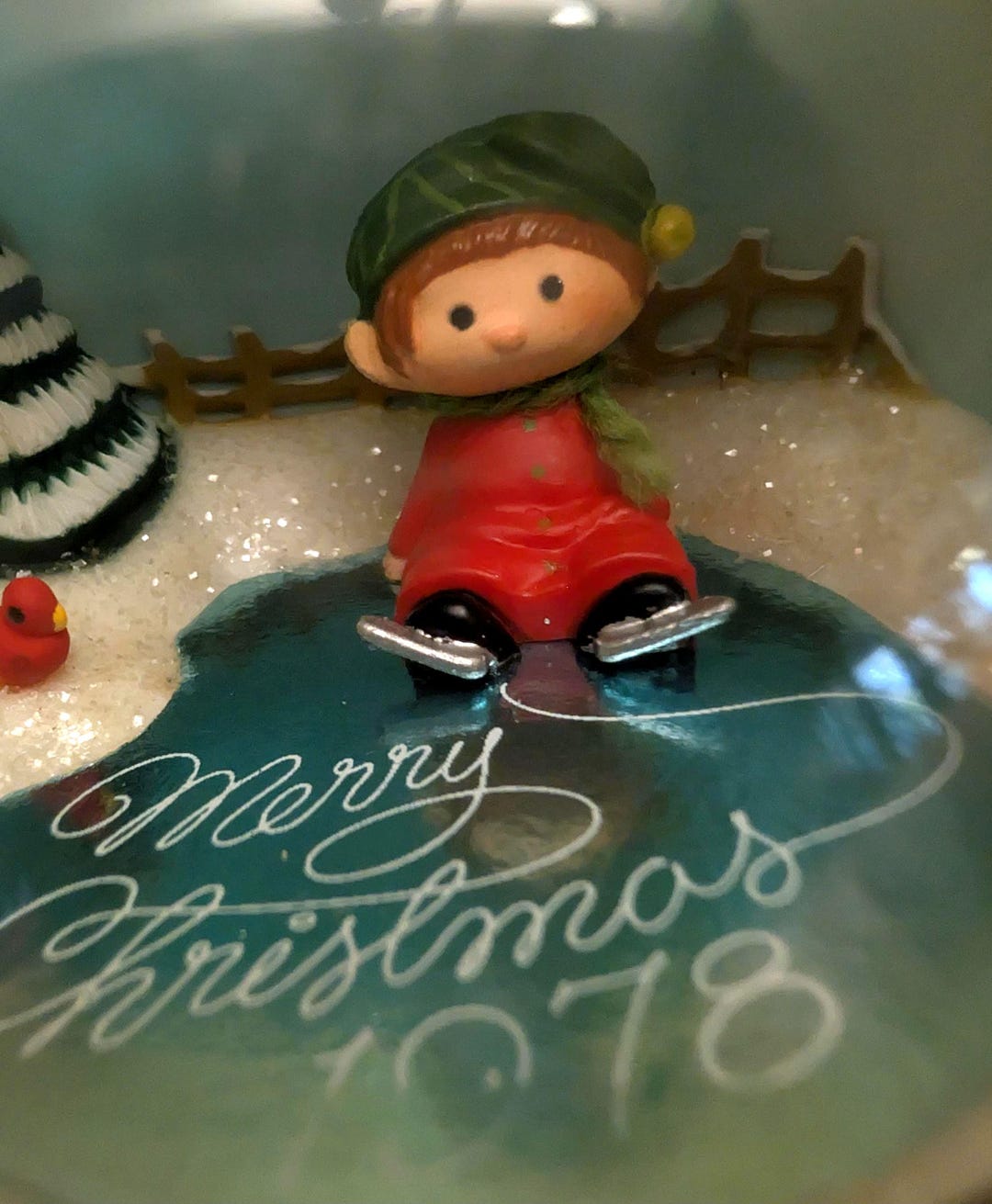 Vintage 1978 Hallmark Diorama Christmas Tree Ornament 3 1/8 Diameter ...