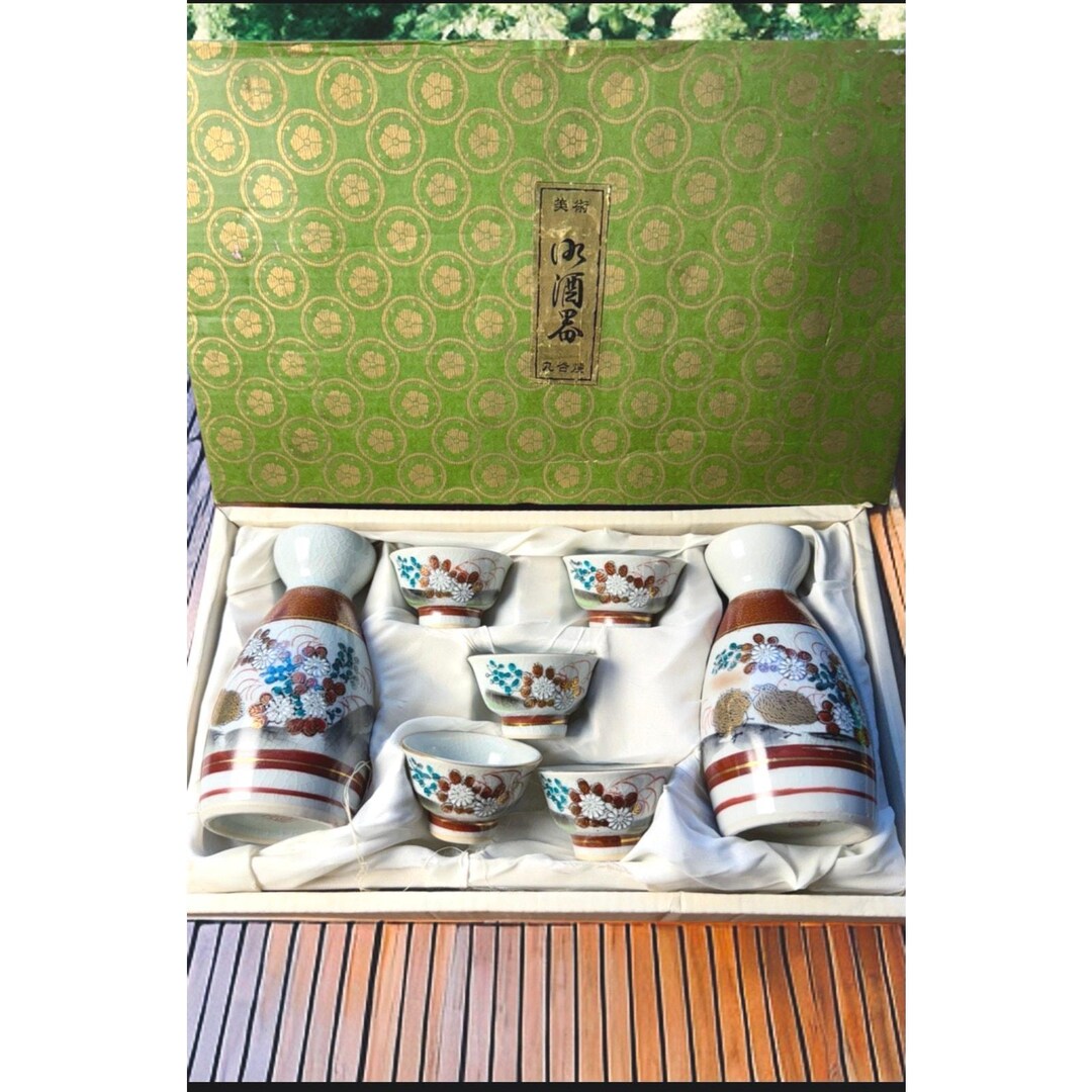 Vintage 1960s Kutani Sake Set – Two Hand Painted Tokkuri Five Cups ...