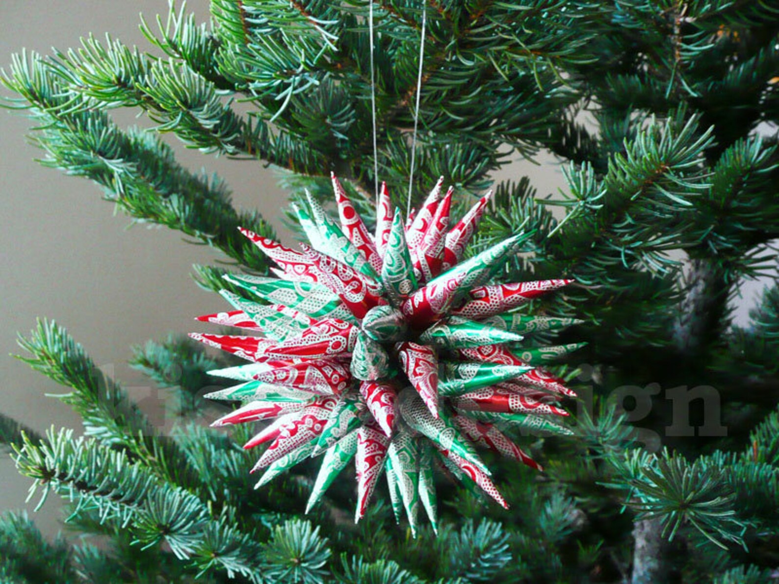Red and Green Christmas Ornament Paper Star Ornament Contemporary ...
