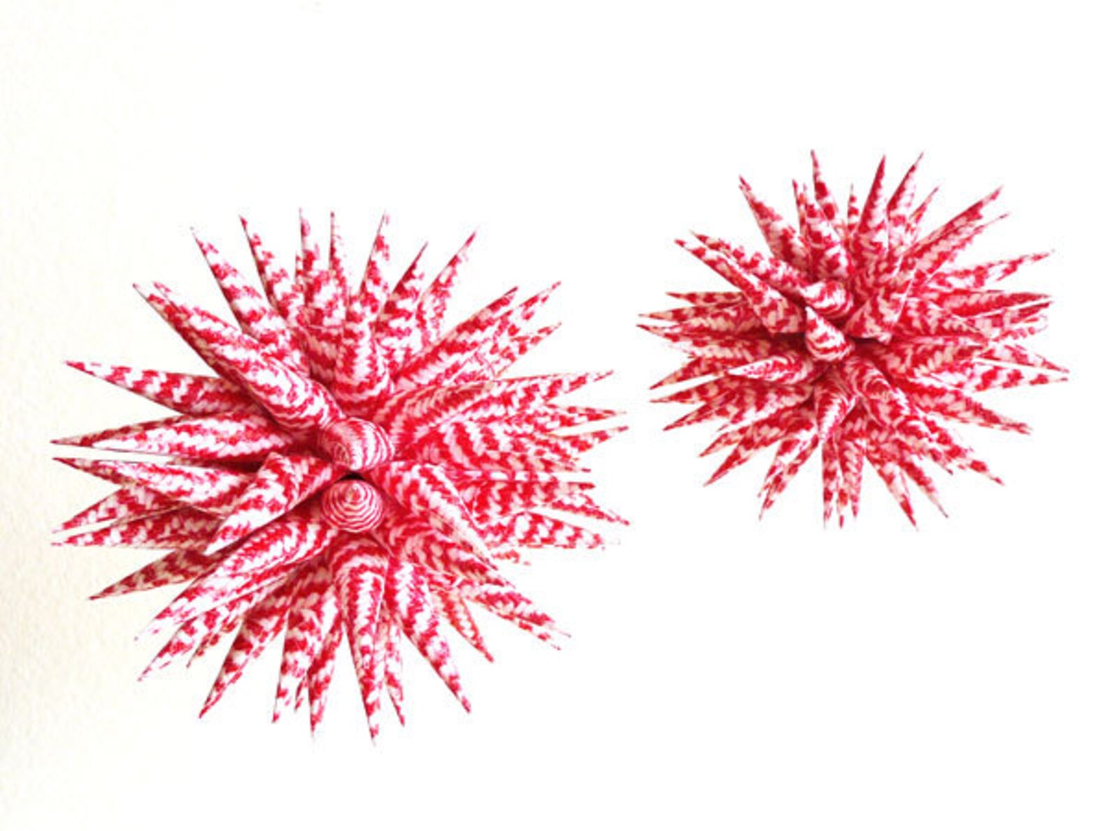 Red and White Christmas Ornament Spiky Paper Star Christmas Tree Ball ...