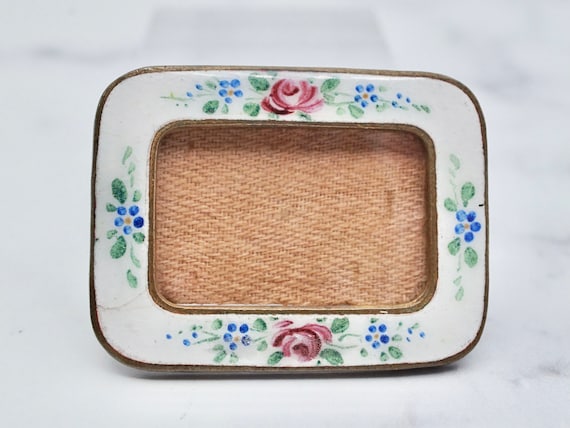 Antique hand-painted enamel and gilt metal frame broo… - Gem