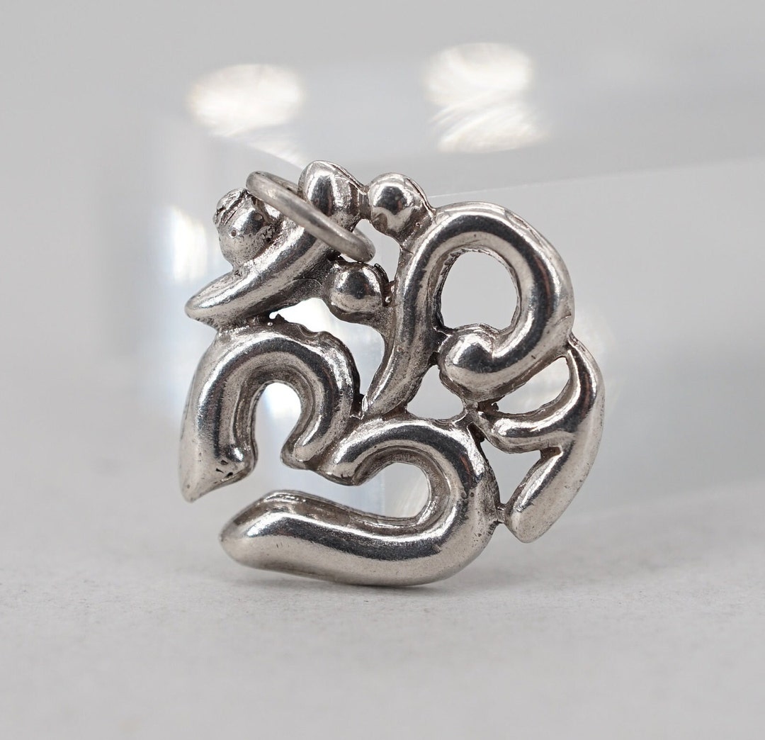 Sterling Silver Om Symbol Charm - Etsy 日本