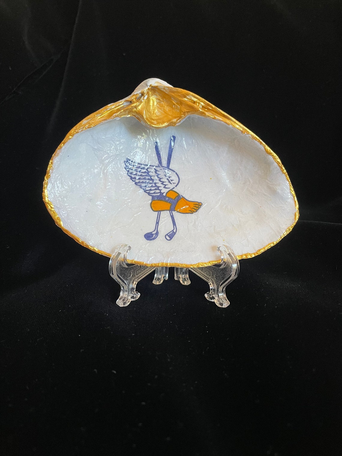 Winged Foot Golf Club Logo Clam Shell Golf Clubs and Flying Foot ...