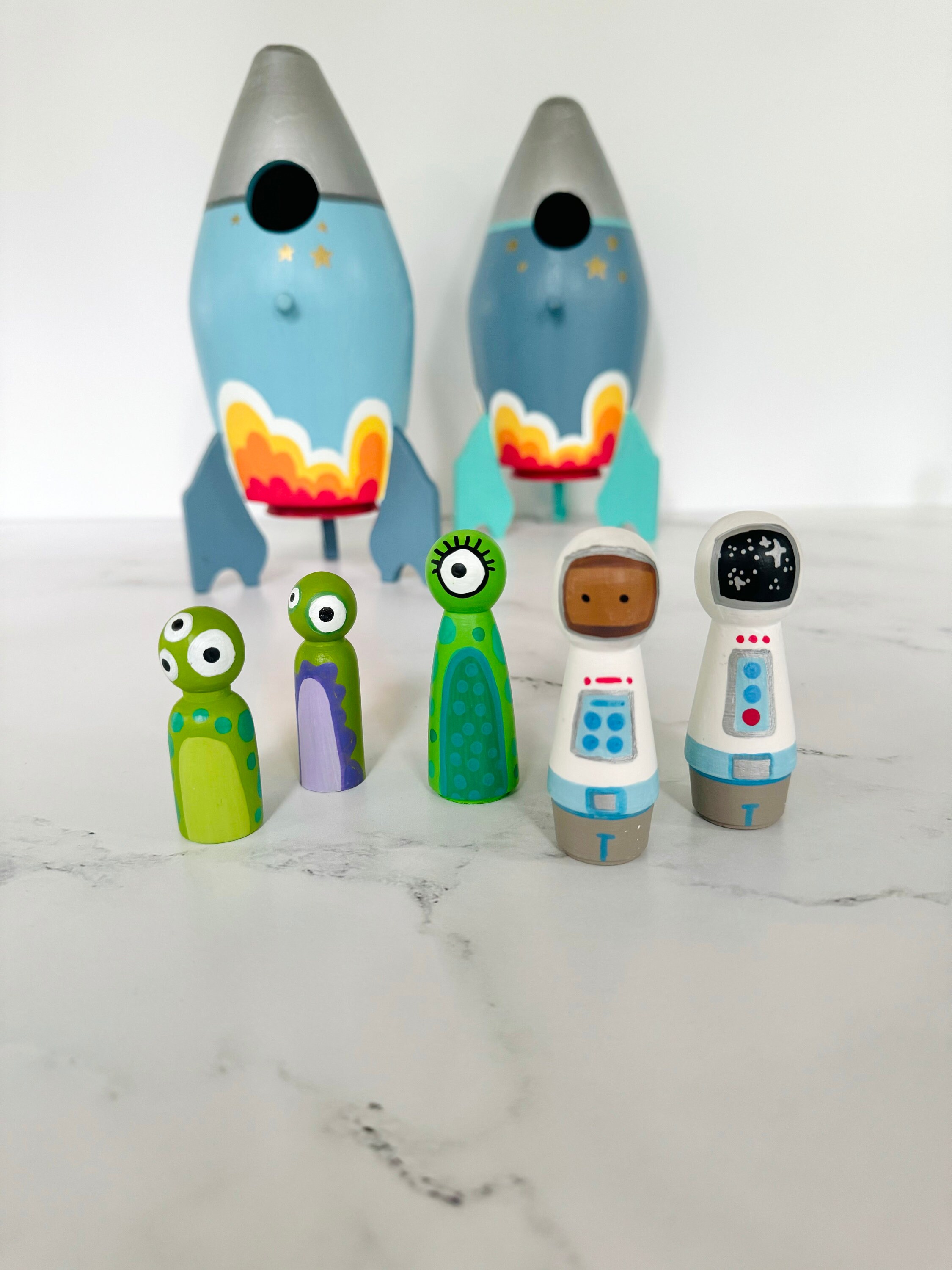 Hand-painted Astronaut & Alien Peg Dolls: Kids Space Decor - Etsy