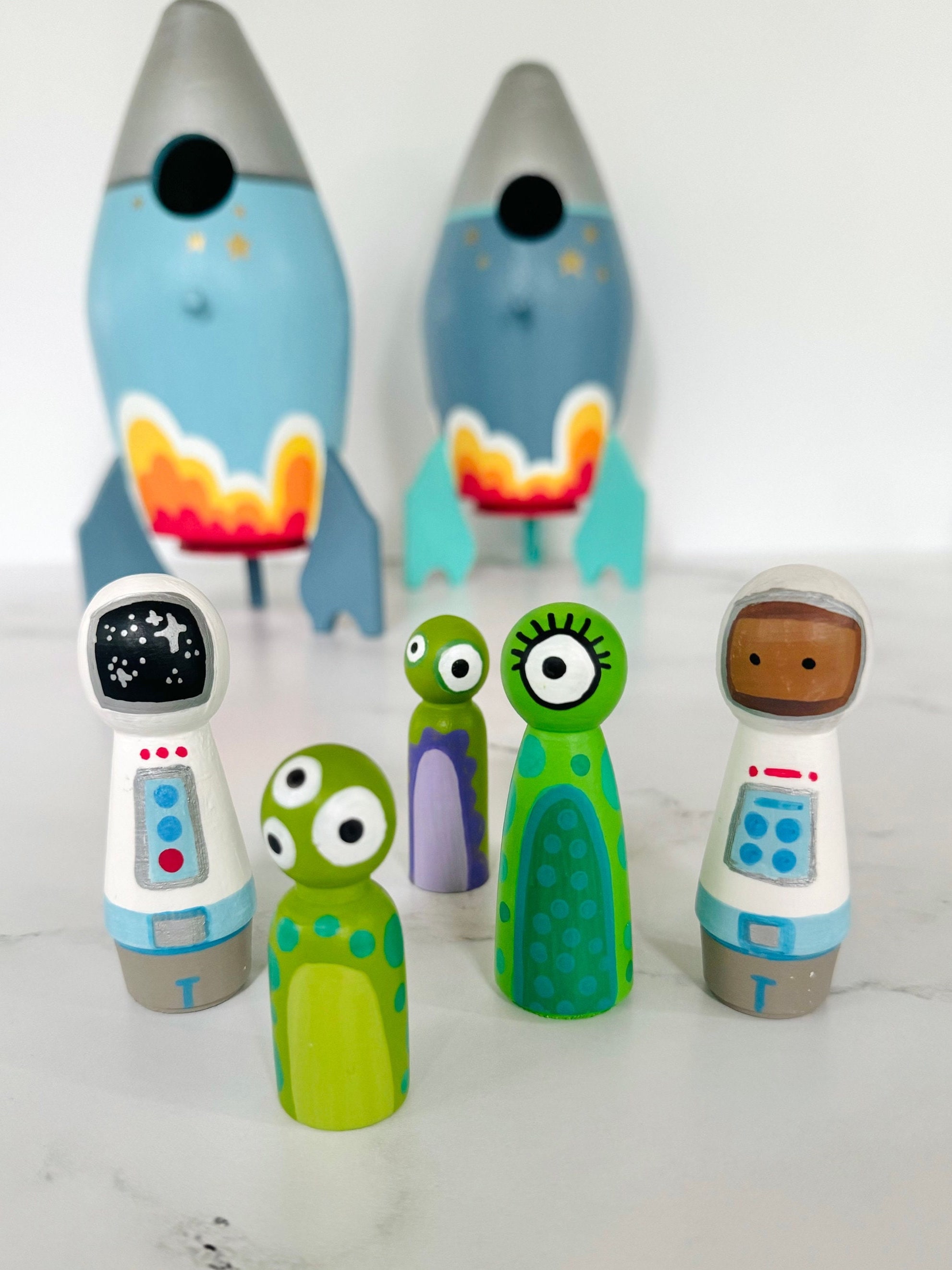 Hand-painted Astronaut & Alien Peg Dolls: Kids Space Decor - Etsy