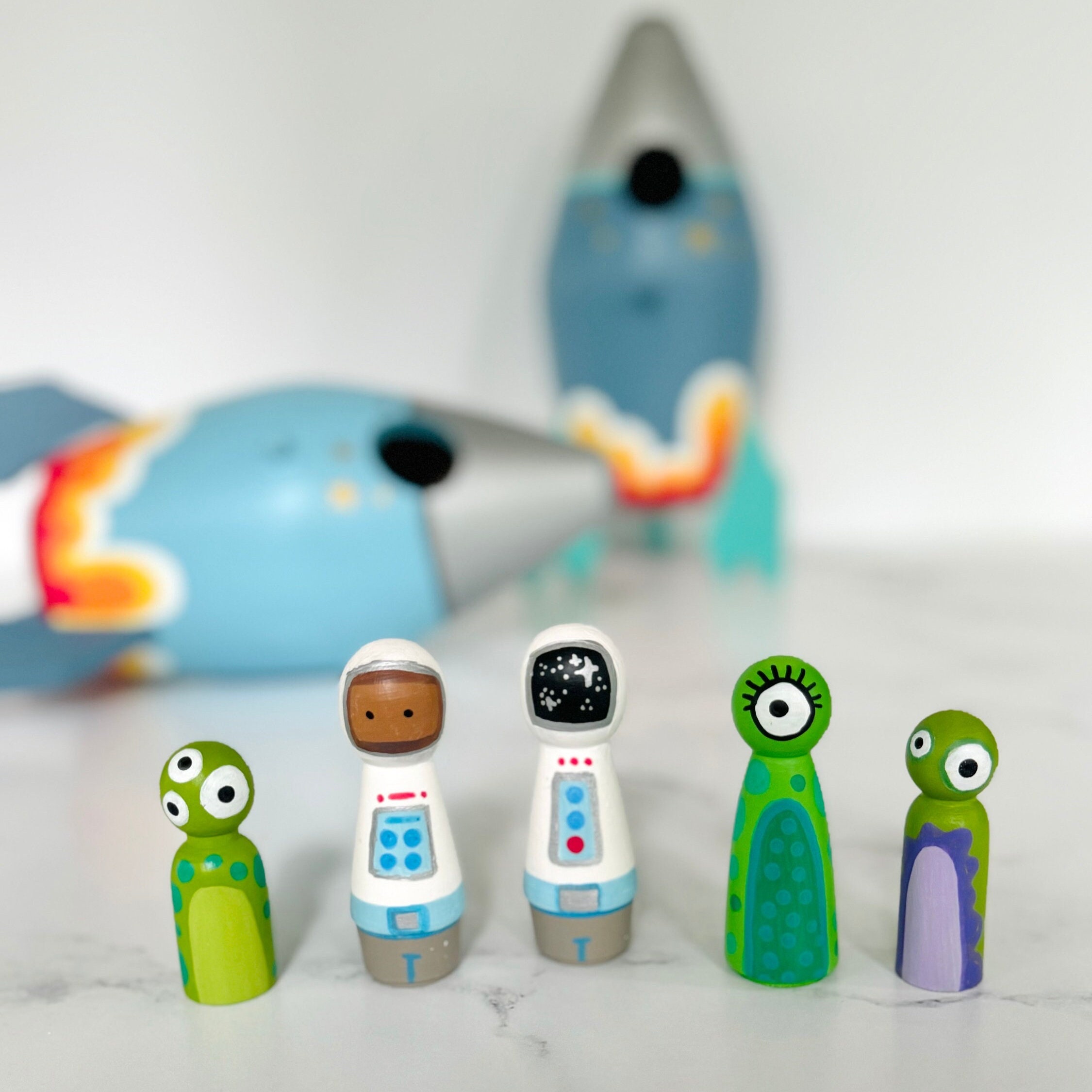 Hand-painted Astronaut & Alien Peg Dolls: Kids Space Decor - Etsy