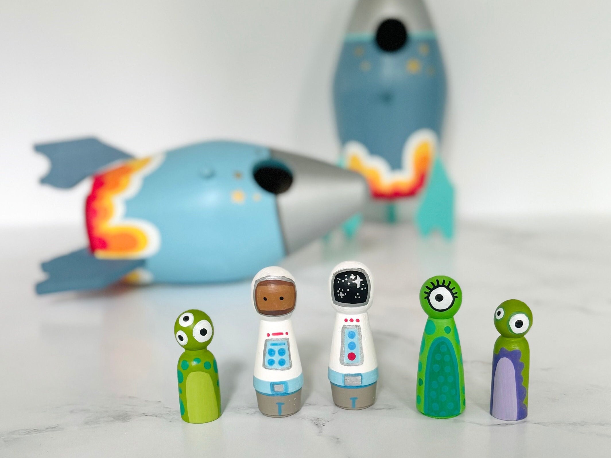 Hand-painted Astronaut & Alien Peg Dolls: Kids Space Decor - Etsy