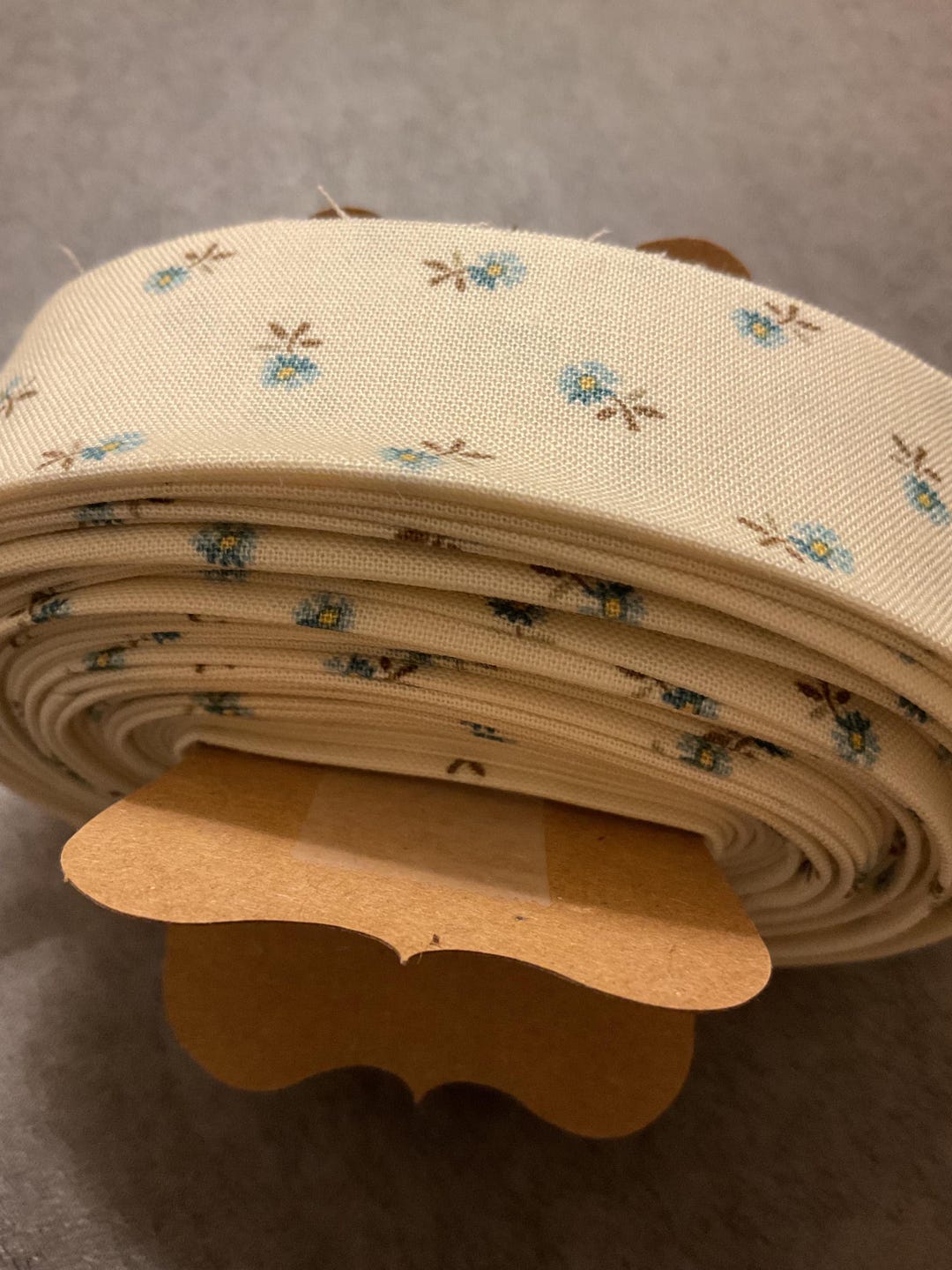 Binding PINCUSHION FLOWER, Laundry Basket Quilts, Edyta Sitar, by ...