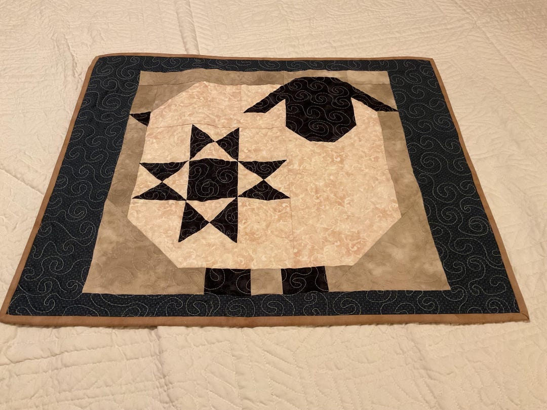 Quilted Sheep Table Topper, 24 X 20 - Etsy