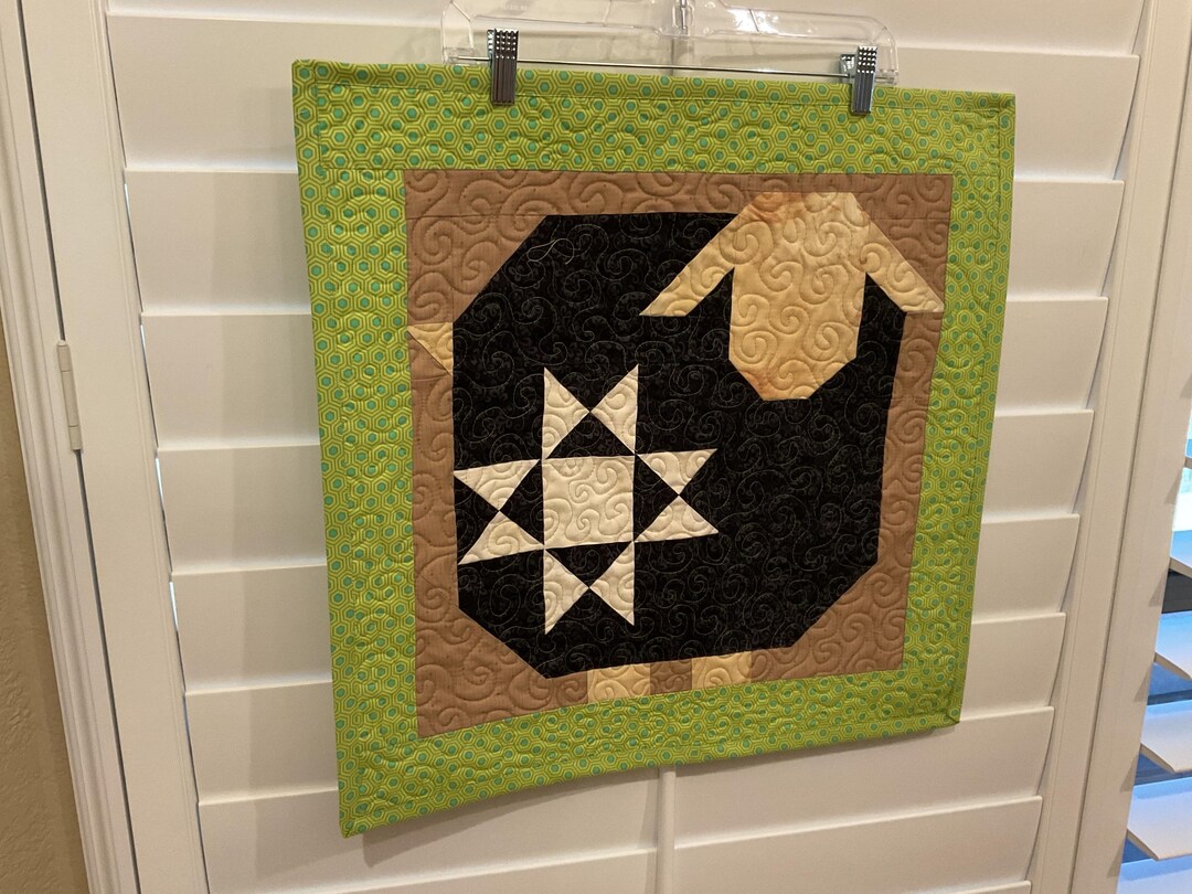 Black Sheep Table Topper W/lime Green Tula Pink Hexagon Border, 22.5” X ...