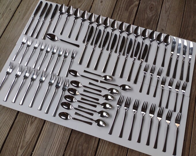 Vintage Rogers & Co. Stainless Flatware Set - 20 Pieces (4 Place ...