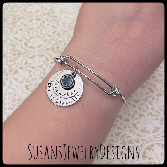 Expandable medical alert bracelets store