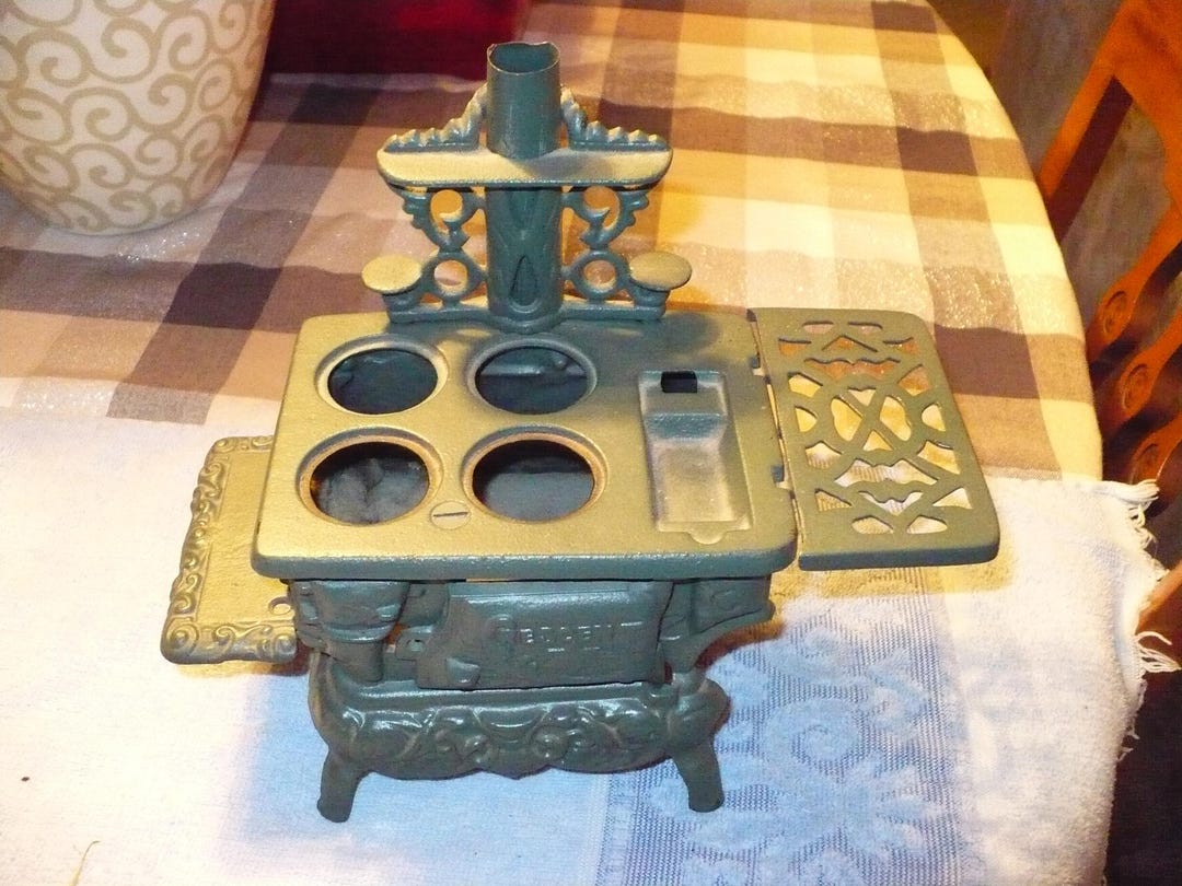 Salesman's Sample Size - Reproduction Small Crescent Stove - Missing ...