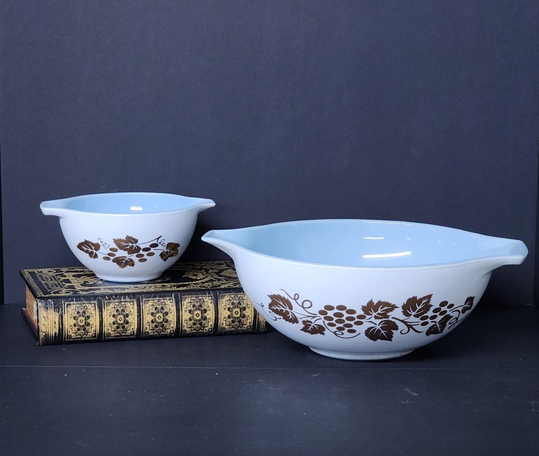 Pyrex Golden Grapes 13” Bowl Cinderella Chips and Dip Set - Blue Mixing ...