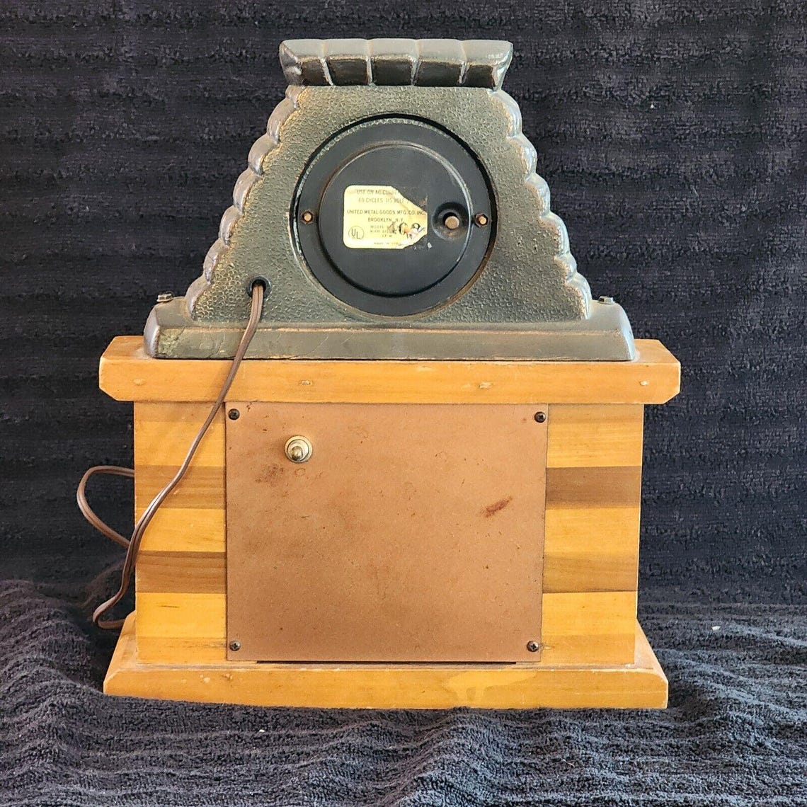 1950s United Fireplace Hearth Animated and Lighted Clock - Fireplace ...