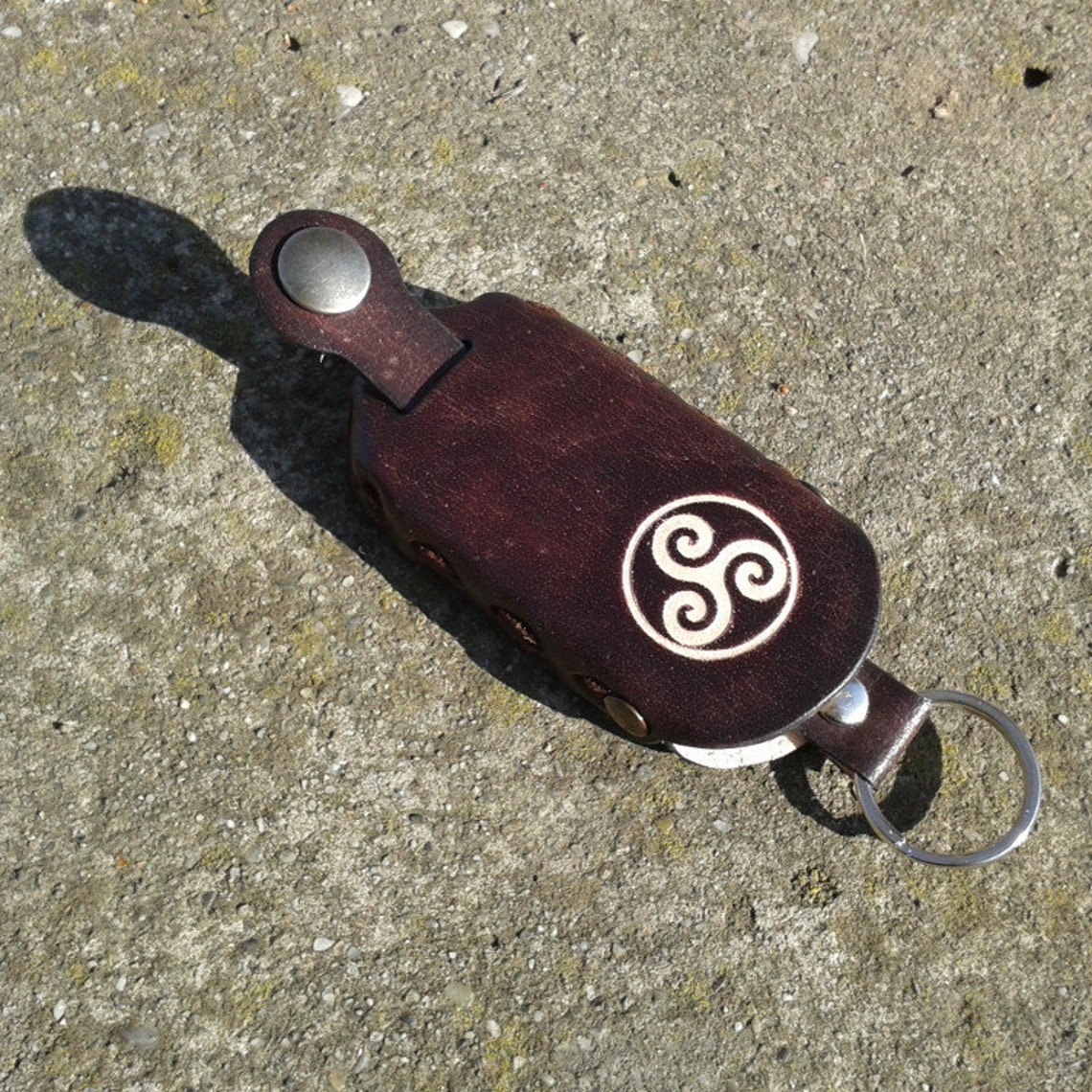 Celtic Triskel Symbol Leather Key Case / Keychain Sima FREE | Etsy
