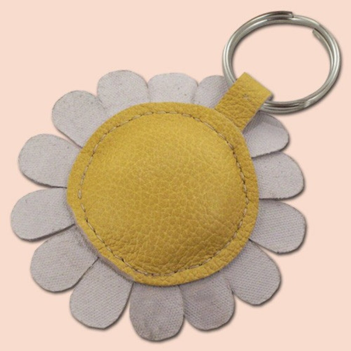 White Daisy Flower Leather Keychain | Etsy