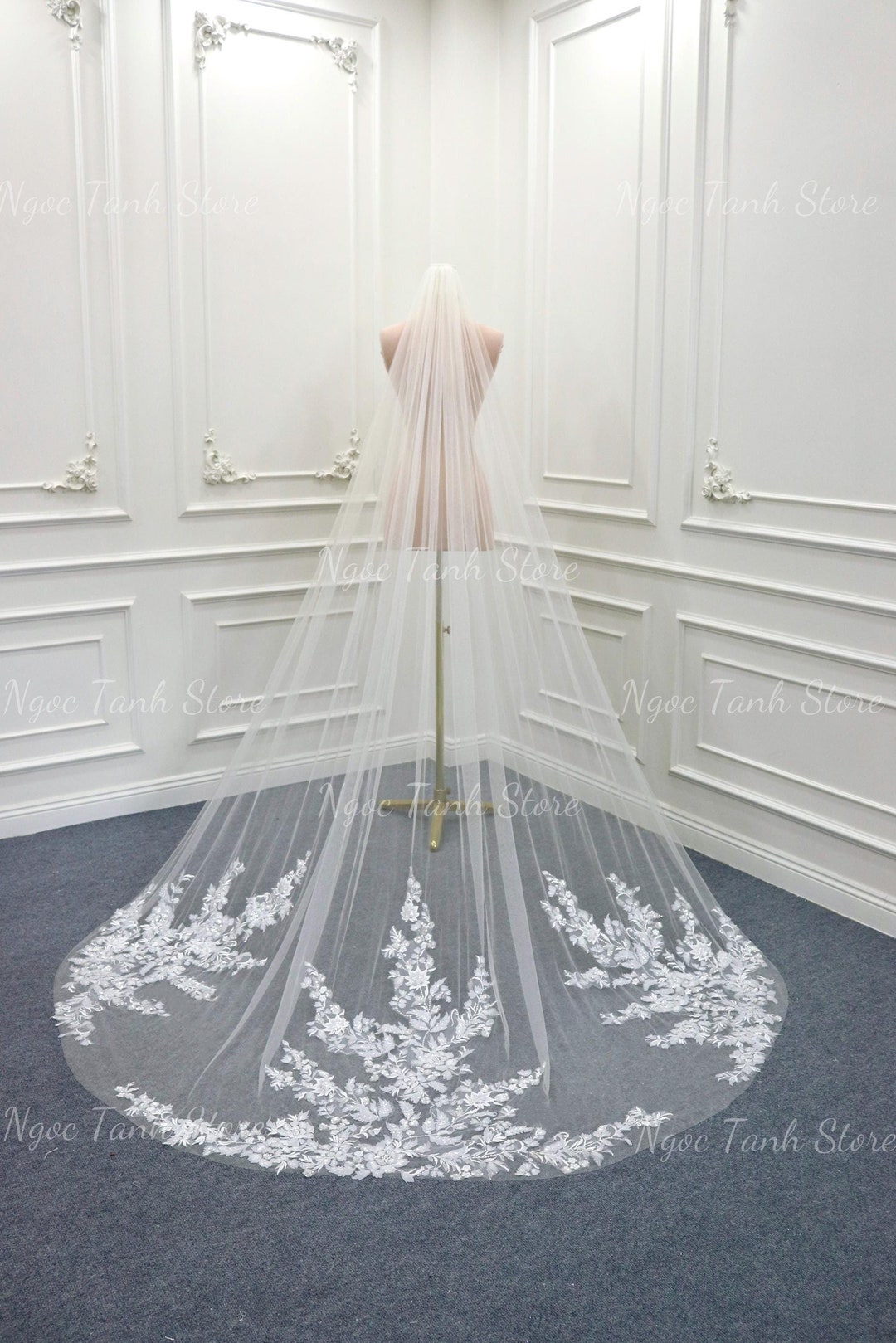 Long One-layer Veil Decorated With Glitter Lace. Single Layer Cathedral ...