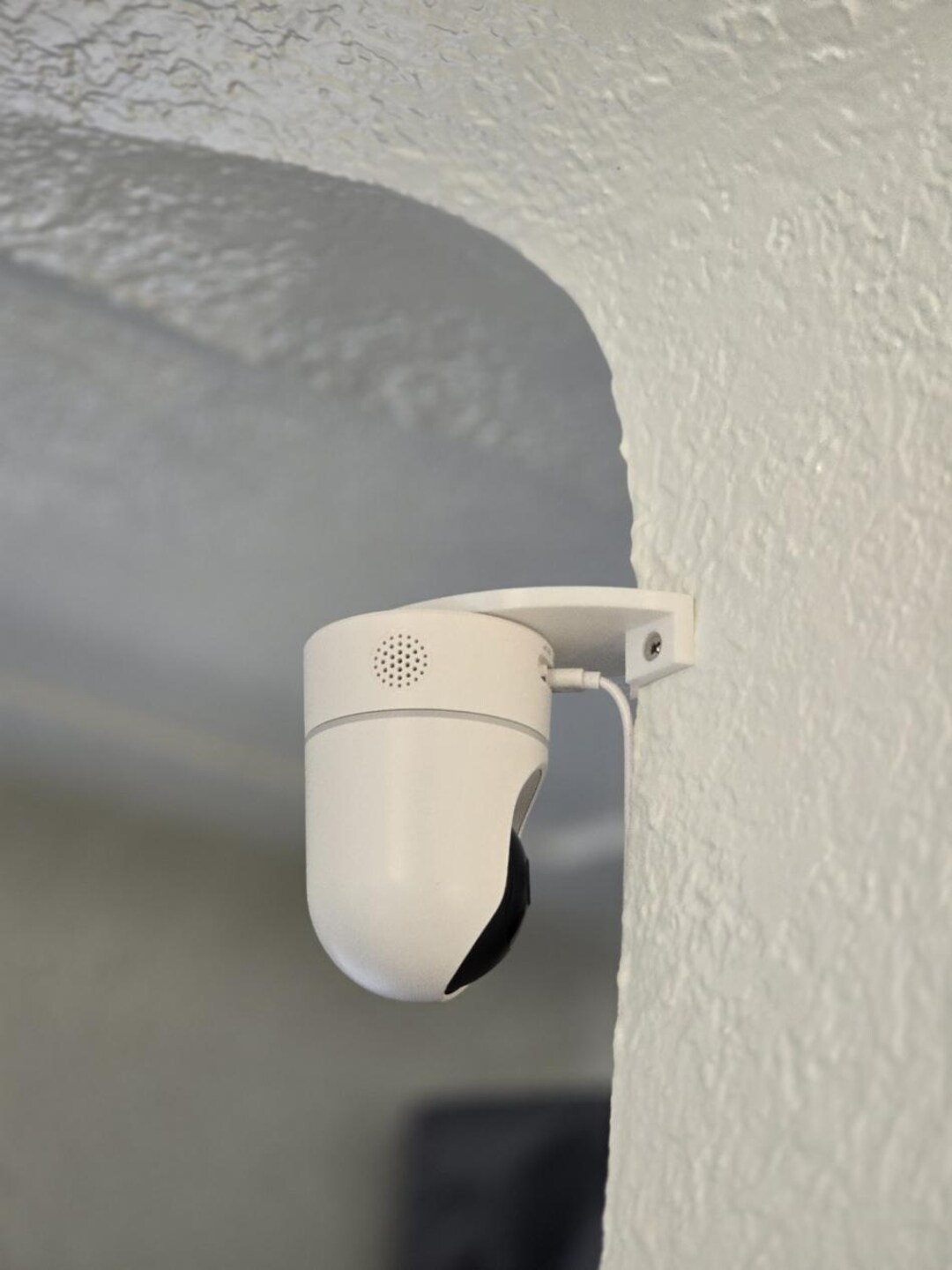 Eufy E220 Corner Wall Mount Upside Down or Right Side up for Outer ...