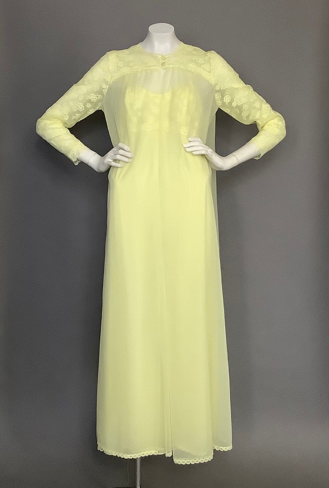 Vintage 1960s VANITY FAIR - Pale Yellow 2pc Set - Nightgown/negligee ...