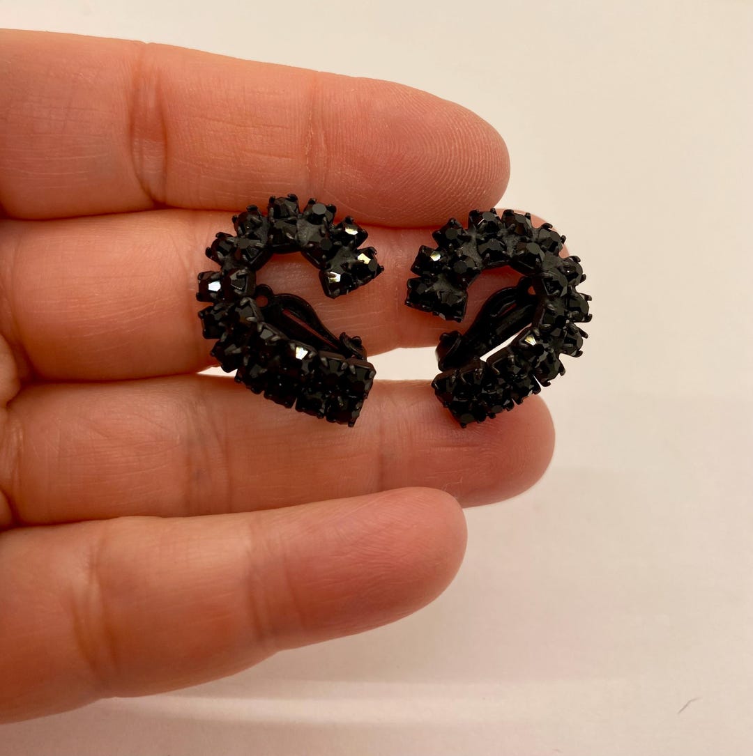 Vintage Black Jet Rhinestone Clip on Swirl Earrings Japanned Mid ...