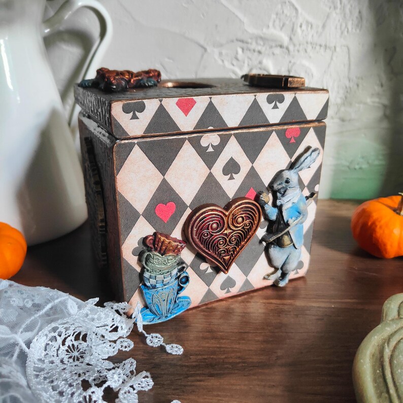 Alice in Wonderland Tissue Box Cover - Etsy