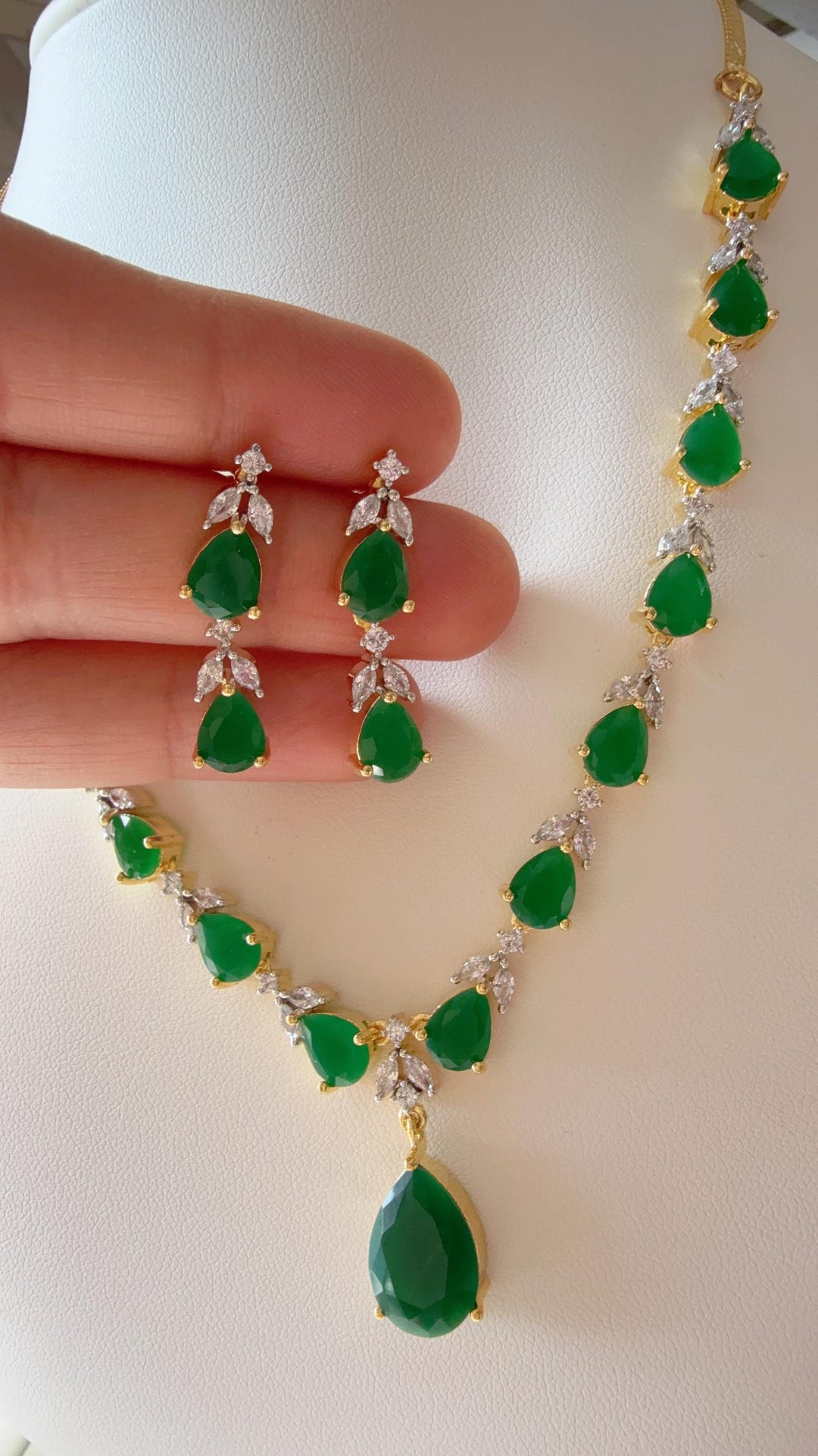 Gold Single Line Simple Elegant Green Emerald Diamond Necklace /indian ...