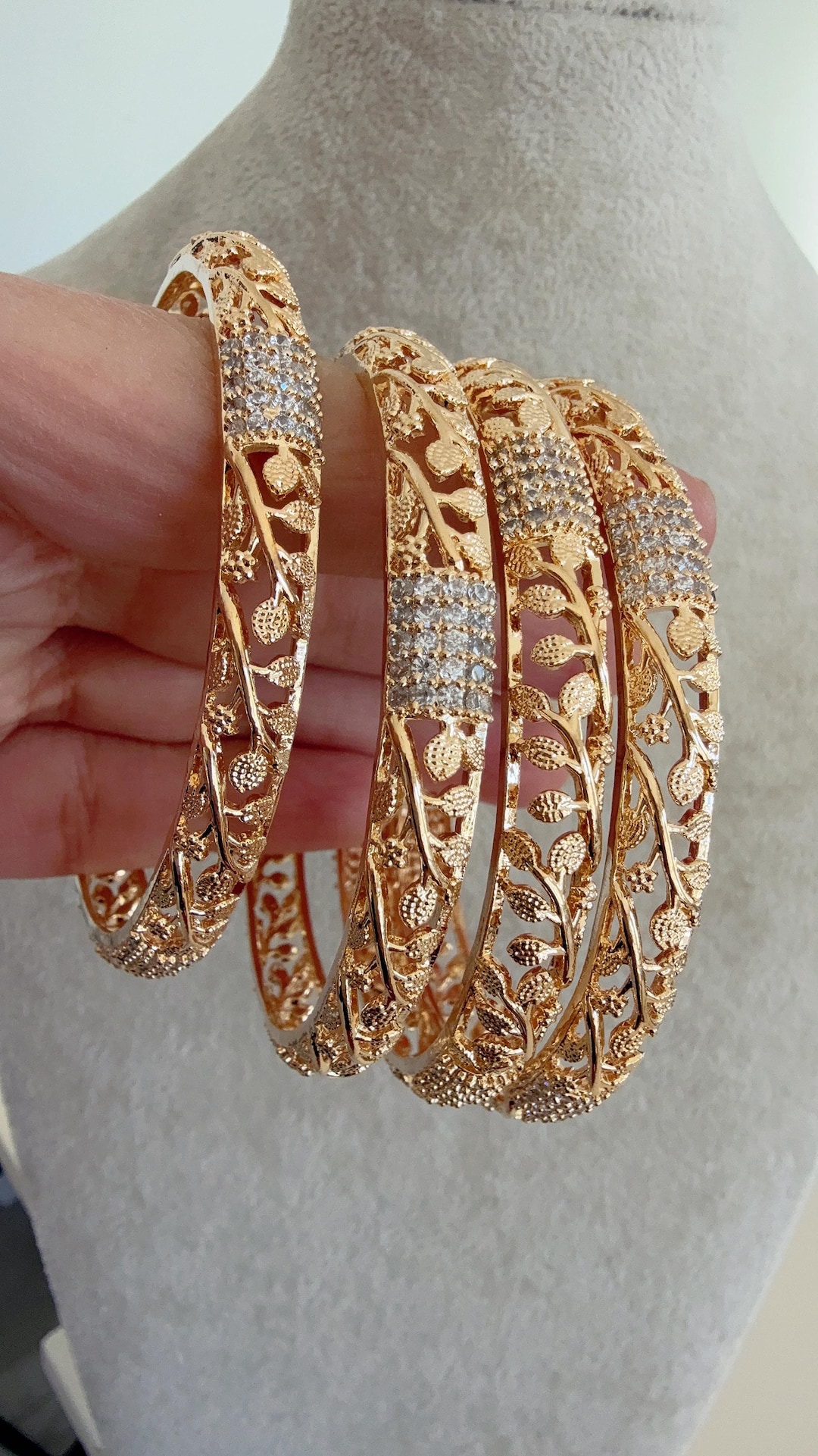 Gold Diamond Bangles /flower Design Real Gold Look Like Bangle Design ...