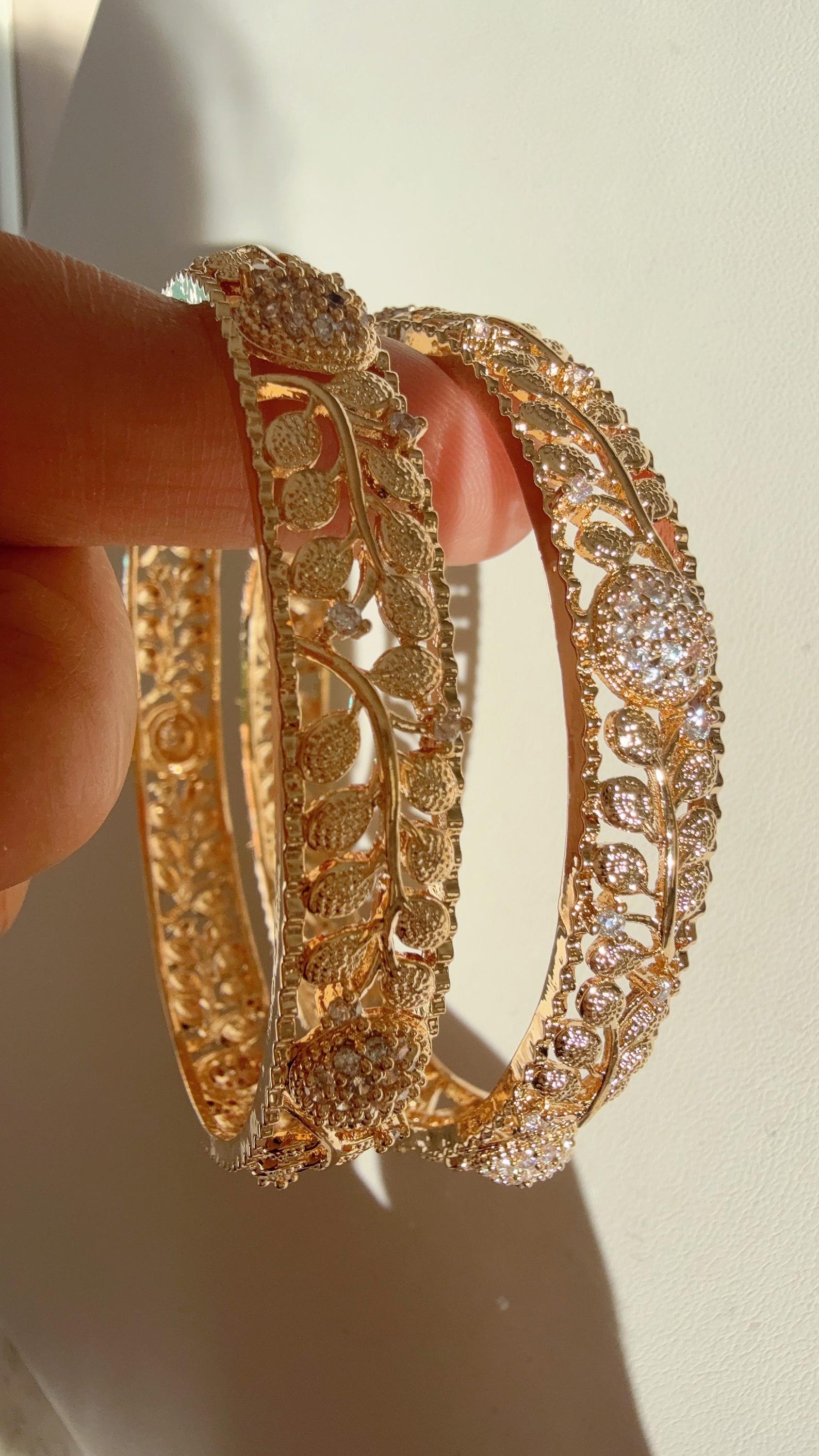 Gold Diamond Bangles /flower Design Real Gold Look Like Bangle Design ...