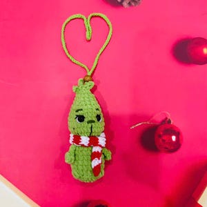 Handmade Crochet Grinch Keychain | Amigurumi Christmas Ornament | Bag ...