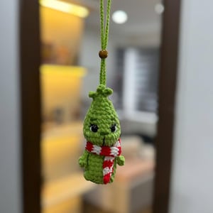 Handmade Crochet Grinch Keychain | Amigurumi Christmas Ornament | Bag ...