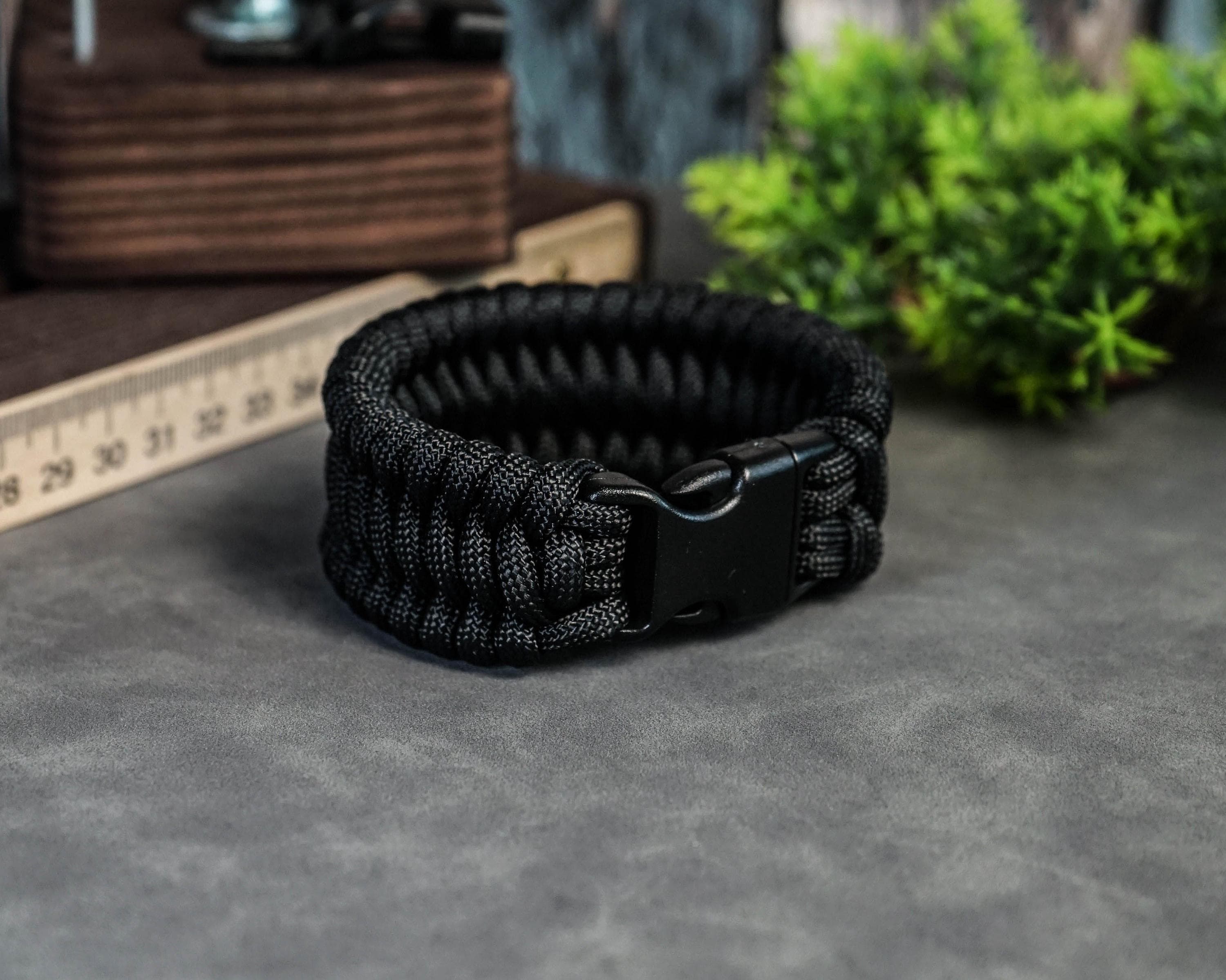 Survival Paracord 550 Bracelet, Total Black Trilobite Weave Bracelet ...
