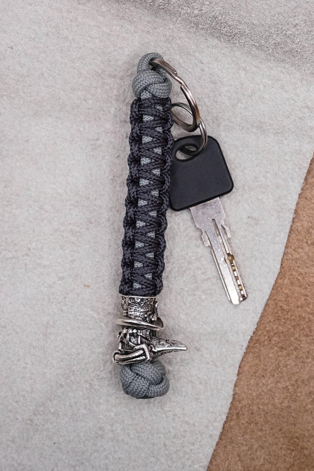 Paracord Keychain With Plague Doctor Bead, Paracord 550 EDC Keyring ...