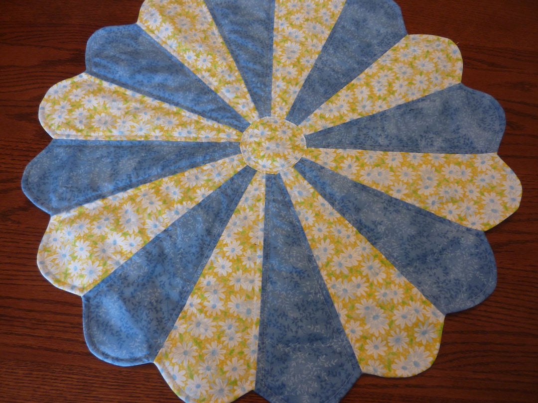 Daisies Dresden Plate Table Topper - Etsy