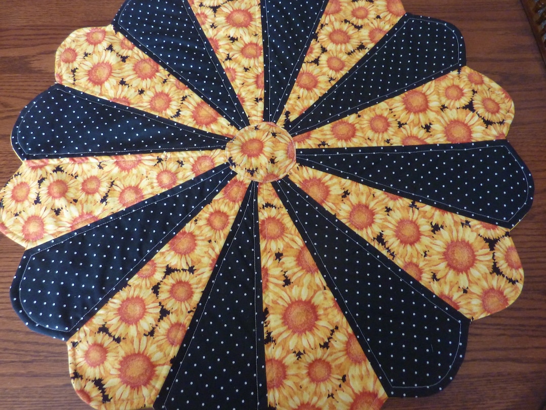 Sunflowers Dresden Plate Table Topper - Etsy