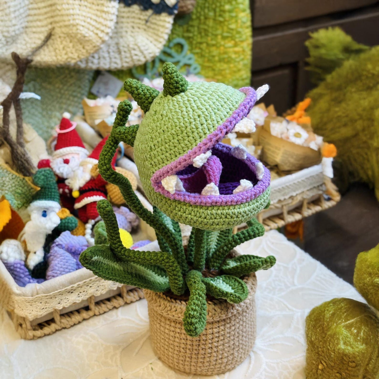 Crochet Venus Flytrap Plush: Handmade Carnivorous Plant Toy - Etsy
