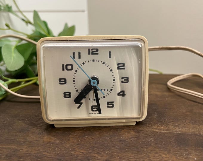 GE General Electric Alarm Clock Model #7369, a Vintage Item Made in the ...