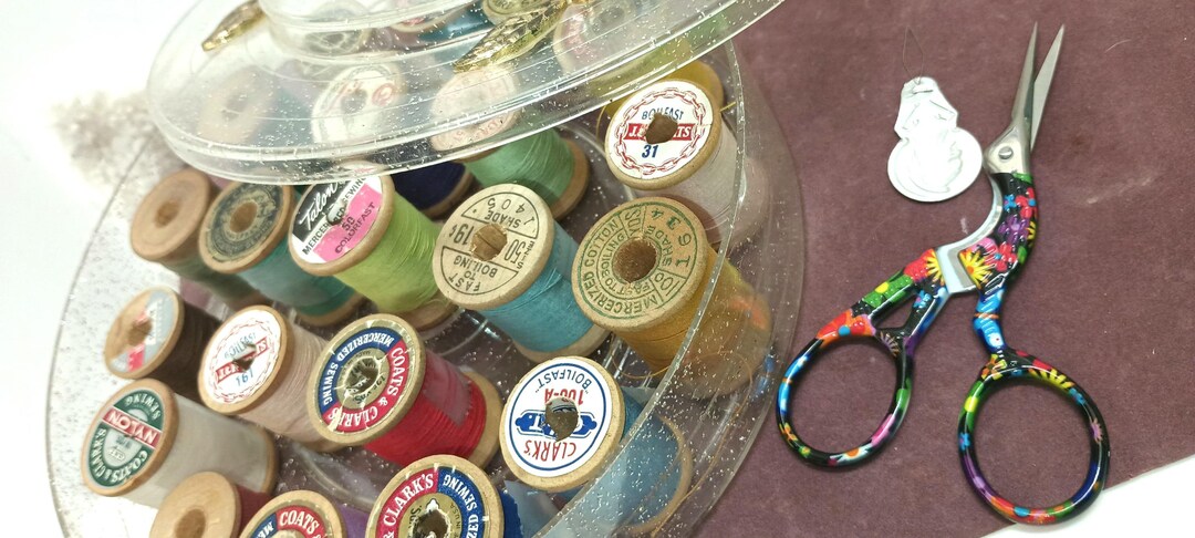 Vintage Mid Century Tidy Thread Sewing Box, Gold Fleck W Stork Scissor ...