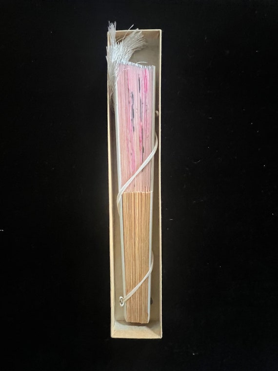 Vintage Chinoiserie painted wood and paper rib hand f… - Gem