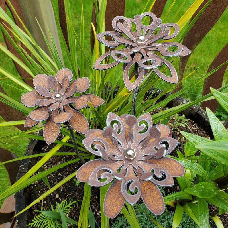 Metal Garden Flowers - Etsy