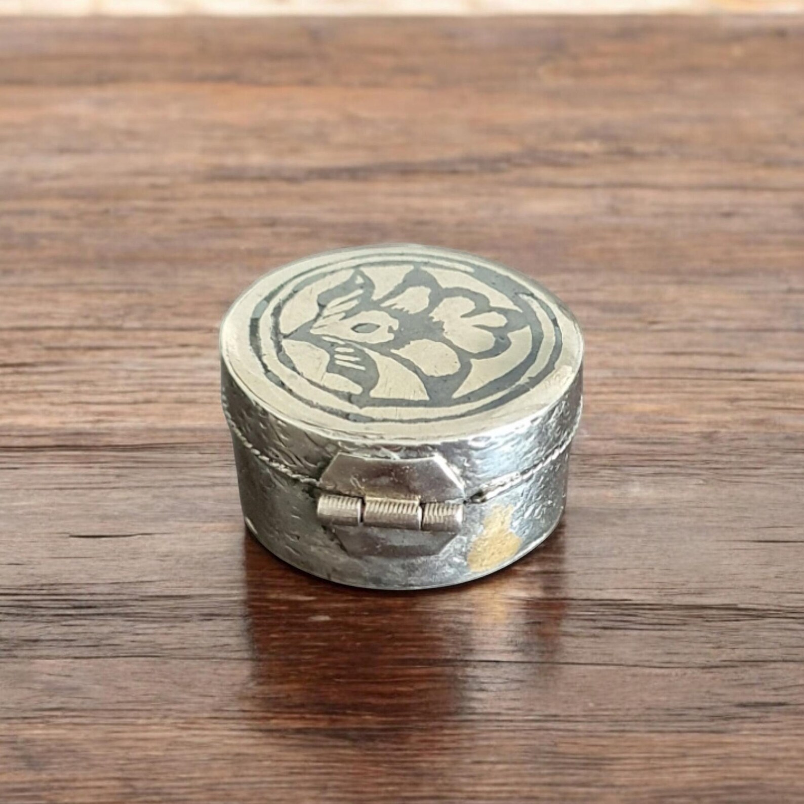 Vintage Silver Pill Box With Niello Design – Silver 800 Round Pill Box ...